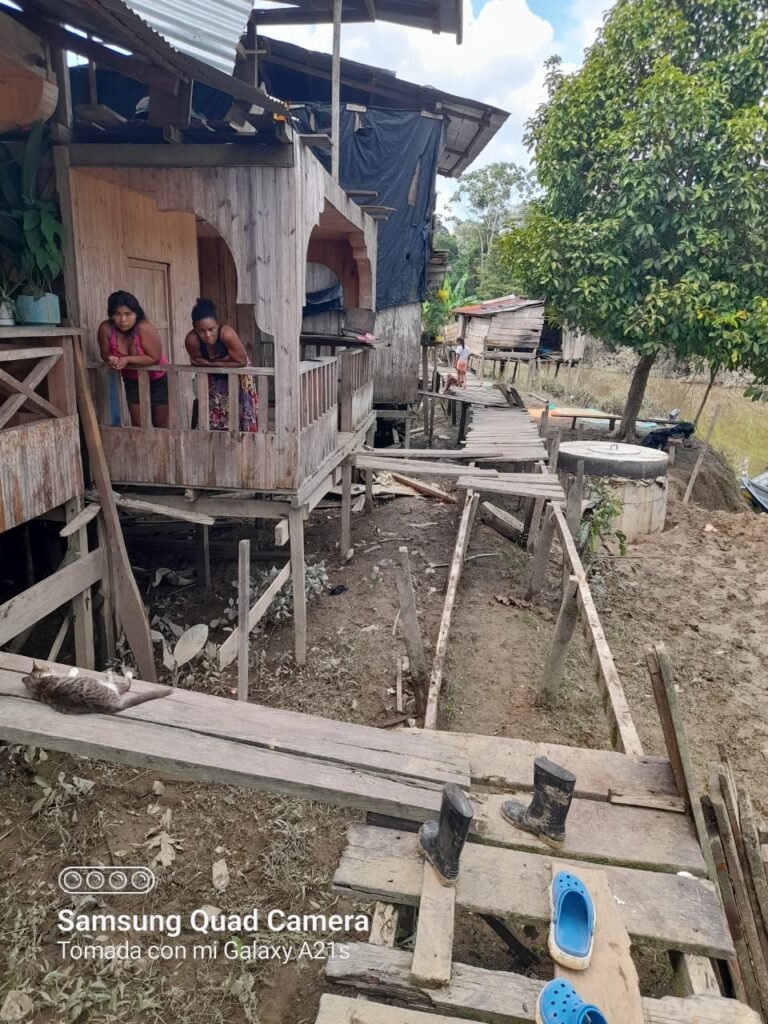 BARRIOS DE PUERTO MELUK DENUNCIAN EL MAL ESTADO DE PUENTES PEATONALES ...